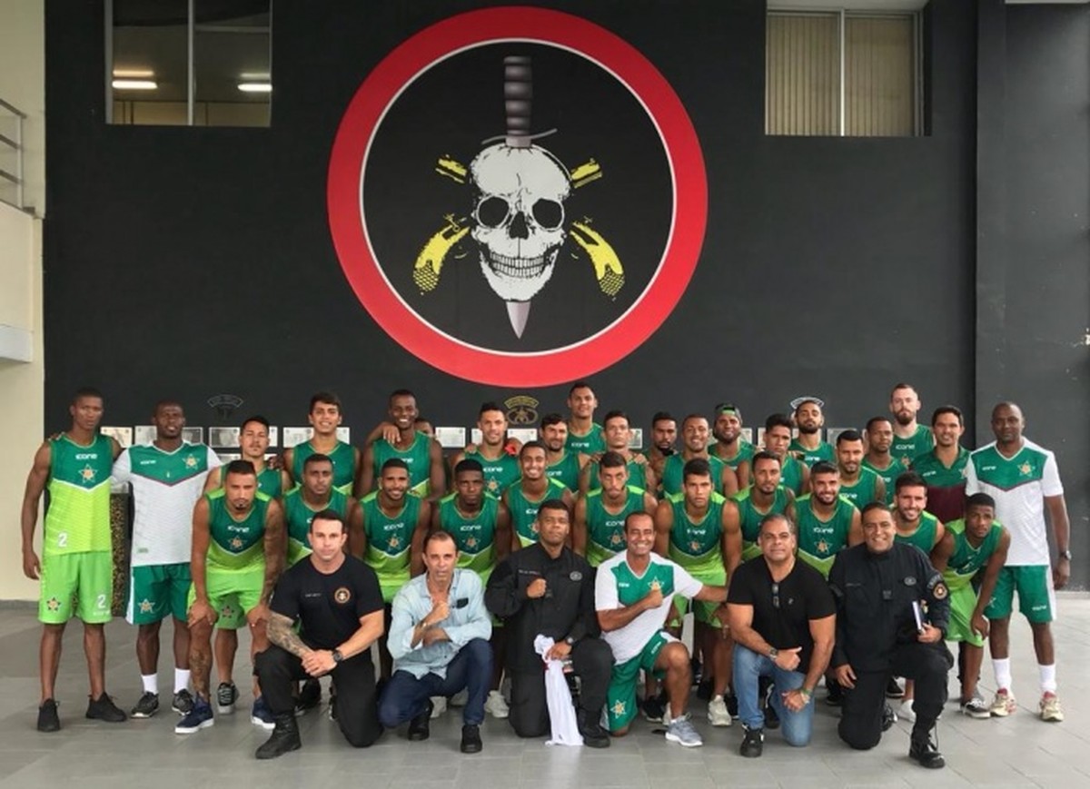 Jogadores da Portuguesa visitam as instalações do BOPE para palestra ...