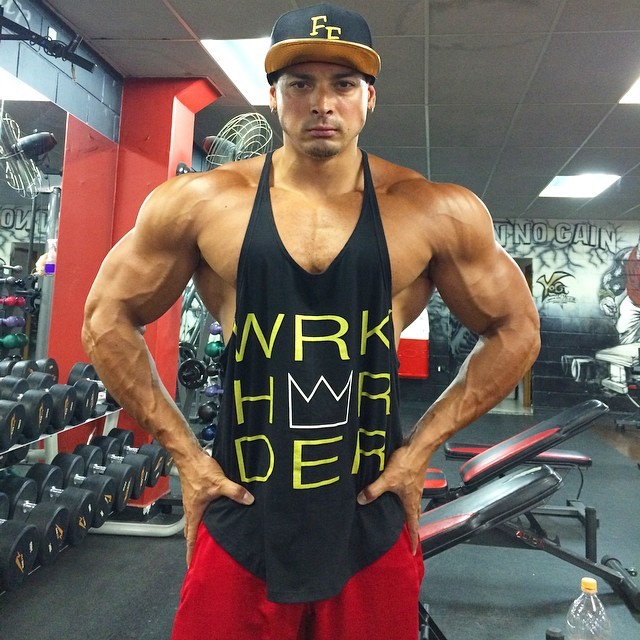 Felipe Franco mostra músculos e filosofa: "Meu braço é tão forte quanto ...