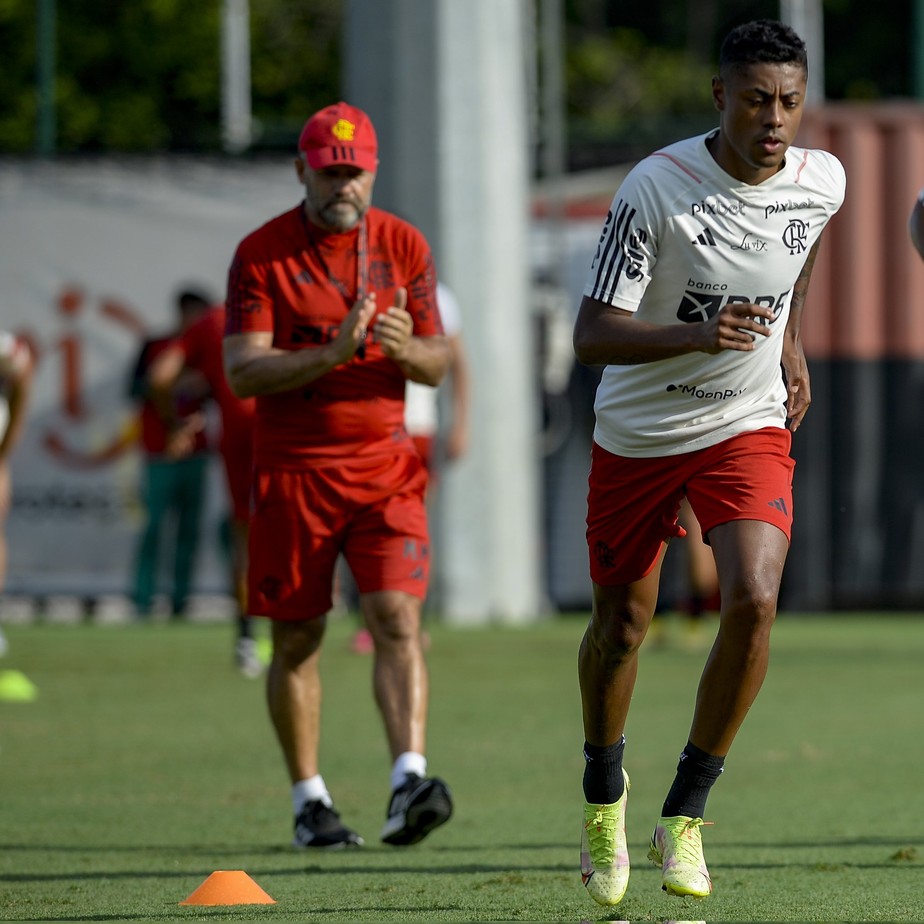 Bruno Henrique recebe alta médica e já está com a preparação física do ...