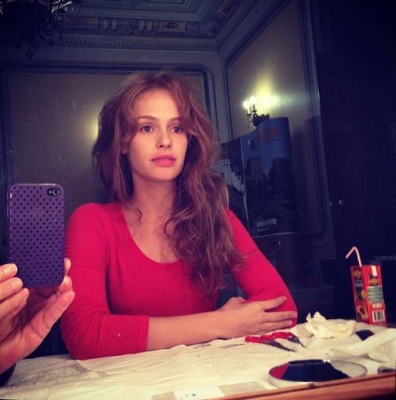 Maria Flor muda visual e fica loira para filme - Patrícia Kogut, O Globo