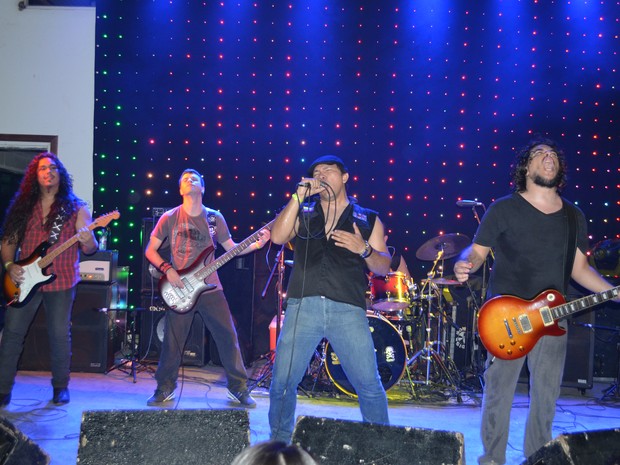 G1 - 'Tico Santa Cruz e amigos' tocam clássicos do rock em Boa Vista ...