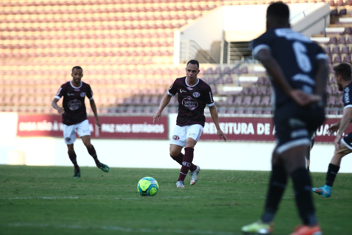 Apesar de empate doído, Victor Rangel celebra estreia como titular pela ...