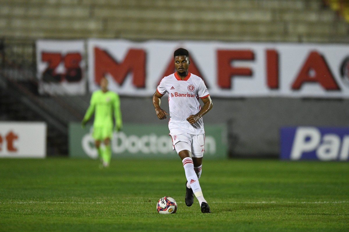 Lucas Ribeiro evita pensar no Gre-Nal e aposta em evolução para Inter ...