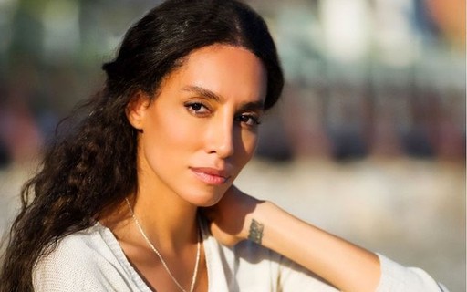 Aos 40, Lea T expõe sua história em coleção para a Burberry com ...