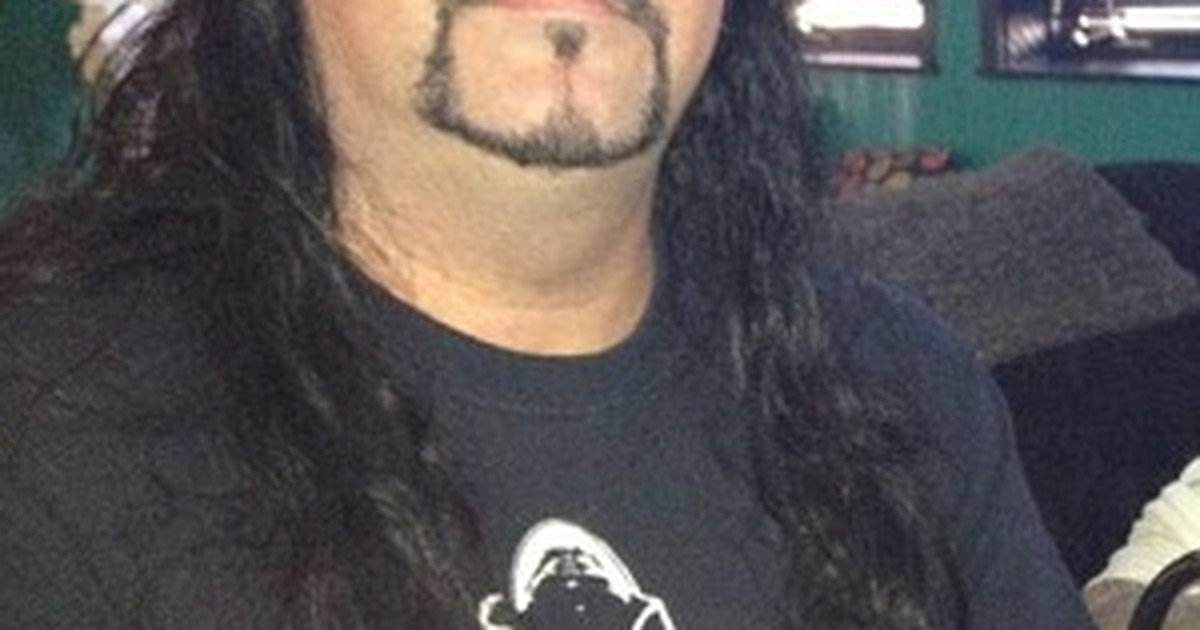 G1 - Guitarrista do Ministry morre aos 47 anos após sofrer colapso no ...