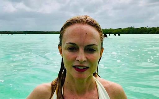 Heather Graham, musa dos anos 1990, mostra corpaço em fotos de férias ...