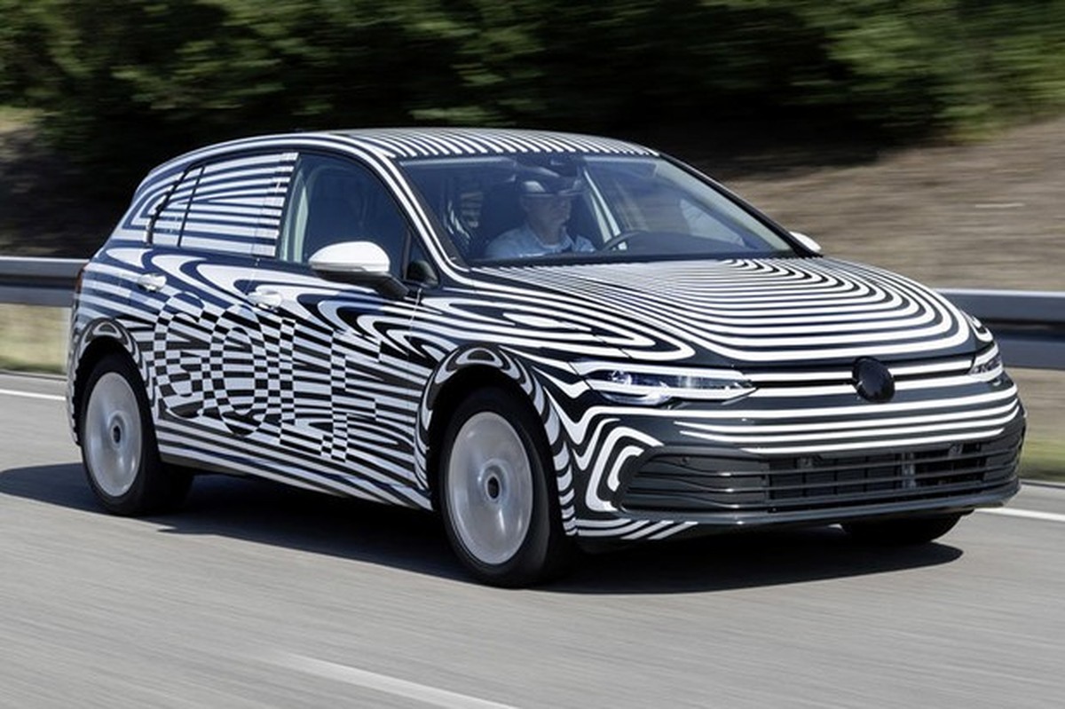 Novo Volkswagen Golf aparece disfarçado de zebra na primeira foto ...
