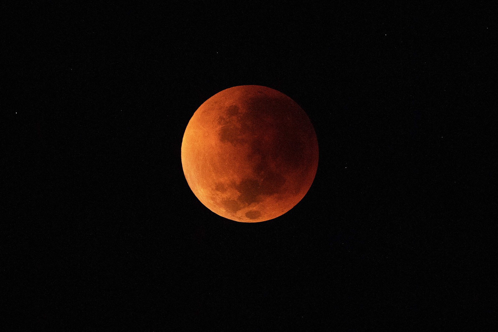 Confira fotos do eclipse total da Lua | Rio | O Globo