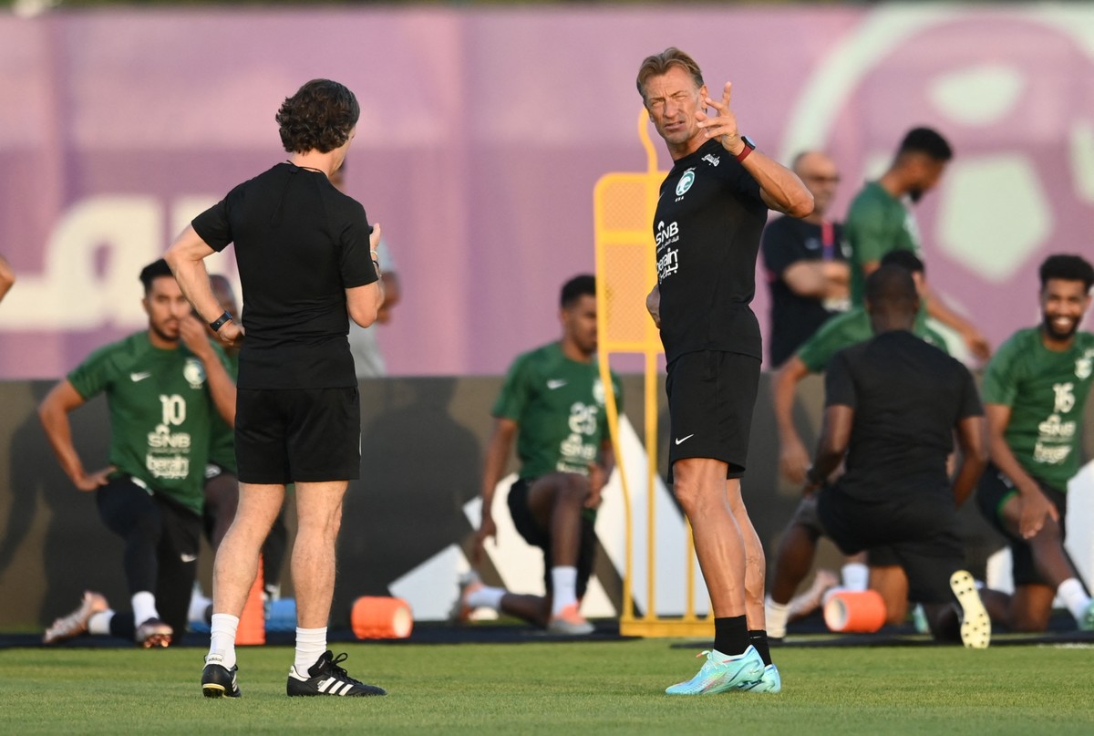 Elenco da Arábia Saudita vai ganhar carros de luxo por vitória na Copa ...