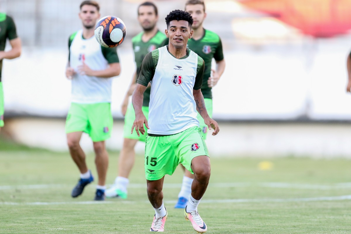 Nininho se reinventa e vira peça importante no Santa Cruz | santa cruz | ge