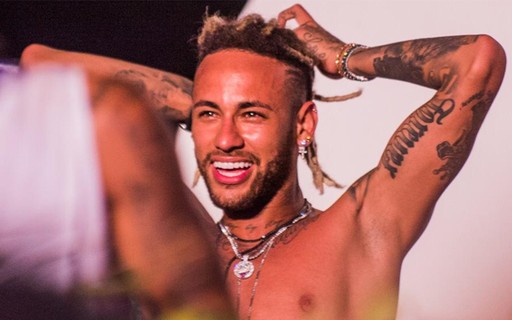Neymar fica sem camisa durante noitada em Barra Grande - Quem | QUEM News