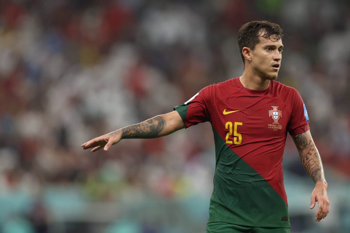 Início no futsal, cria do Inter, ídolo no Porto... Quem é Otávio, meia ...