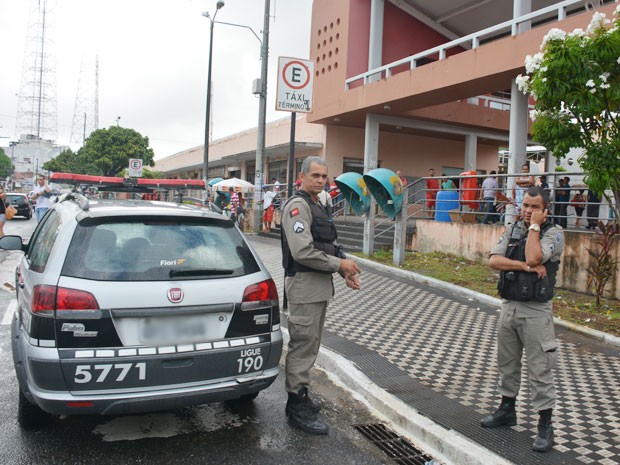 G1 Suspeito De Roubo é Detido Dentro Do Mercado Central De João