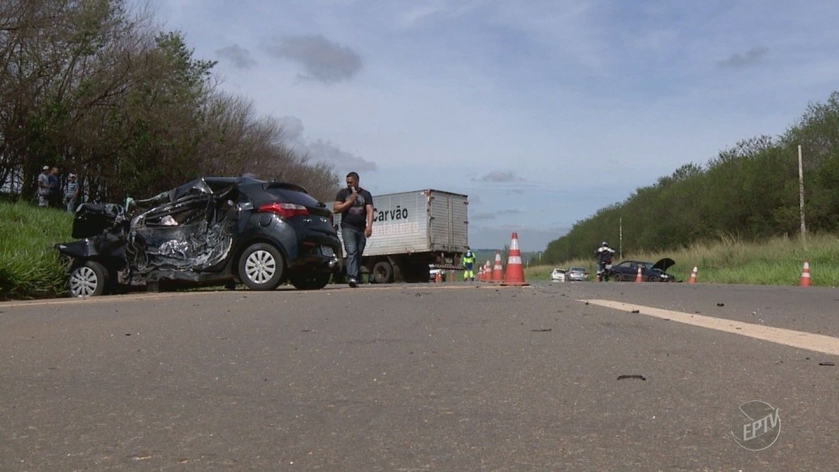 Acidente entre dois carros e carreta deixa feridos e interdita SP-133 entre Limeira e Cosmópolis ...