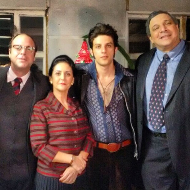 Vaza na internet foto de Chay Suede caracterizado como Erasmo Carlos ...