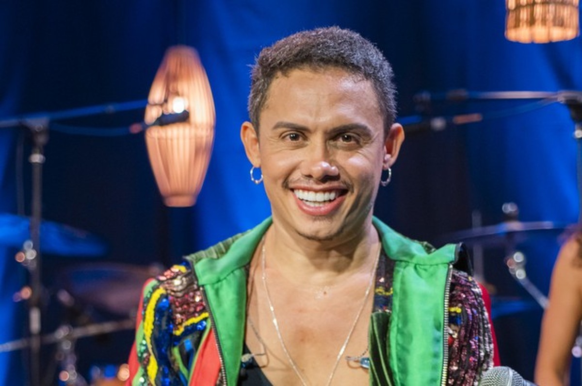 Série sobre Clodovil protagonizada por Silvero Pereira é adiada ...