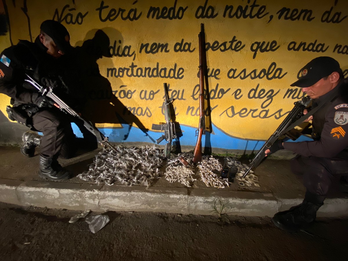 Pm Apreende Fuzil Pistola E Réplica De Fuzil Após Troca De Tiros Com