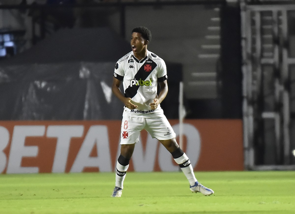 Andrey Santos faz dois gols, dá caneta e comanda vitória do Vasco ...