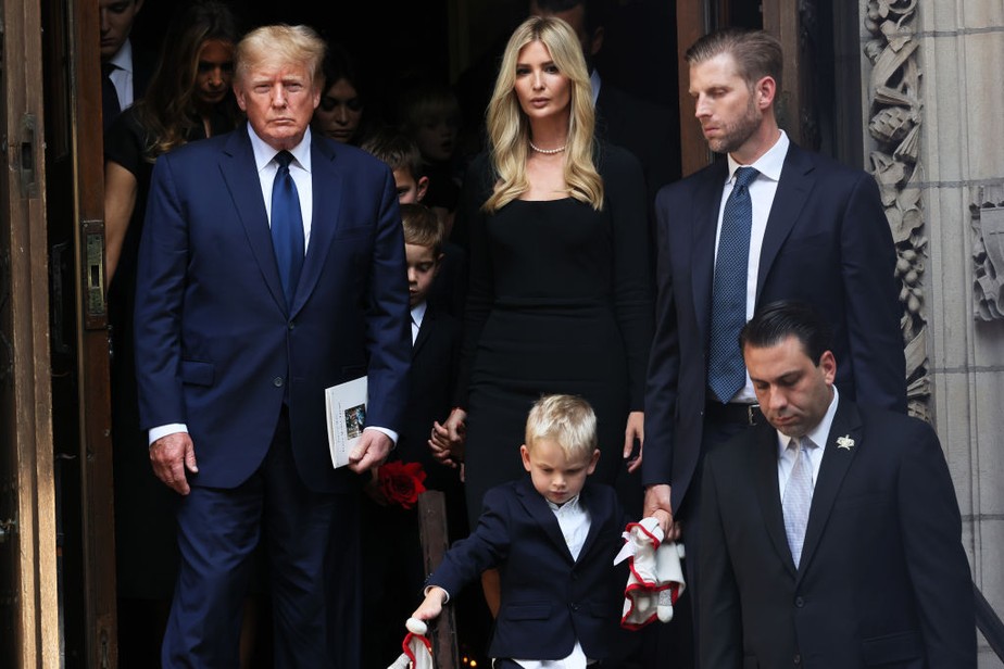 Família Trump se despede de Ivana em funeral em Nova York ...
