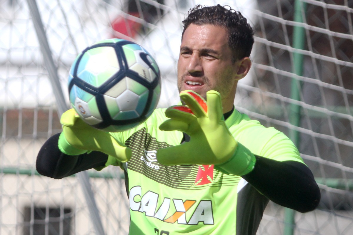 Vasco negocia para ampliar o contrato de Martín Silva até 2020 | vasco | ge