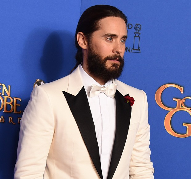 Jared Leto ousa e adota trança nos cabelos no Globo de Ouro - Quem ...