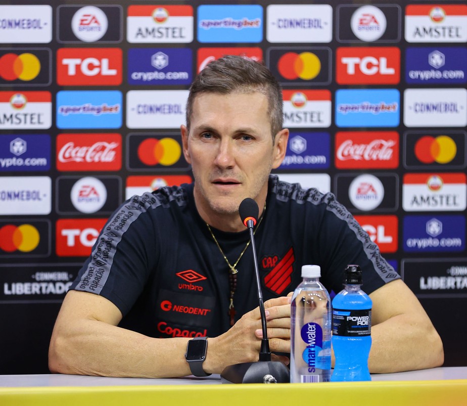 Paulo Turra é anunciado como novo técnico do Santos