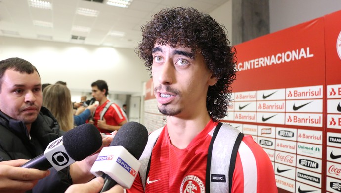 Presentes, churrasco e game: Valdívia curte aniversário antes de ir à ...