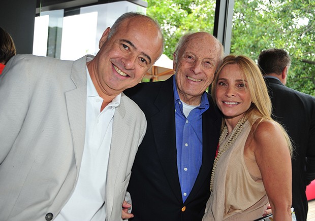 Oscar Mikail lança livro em comemoração aos 40 anos de carreira e ...