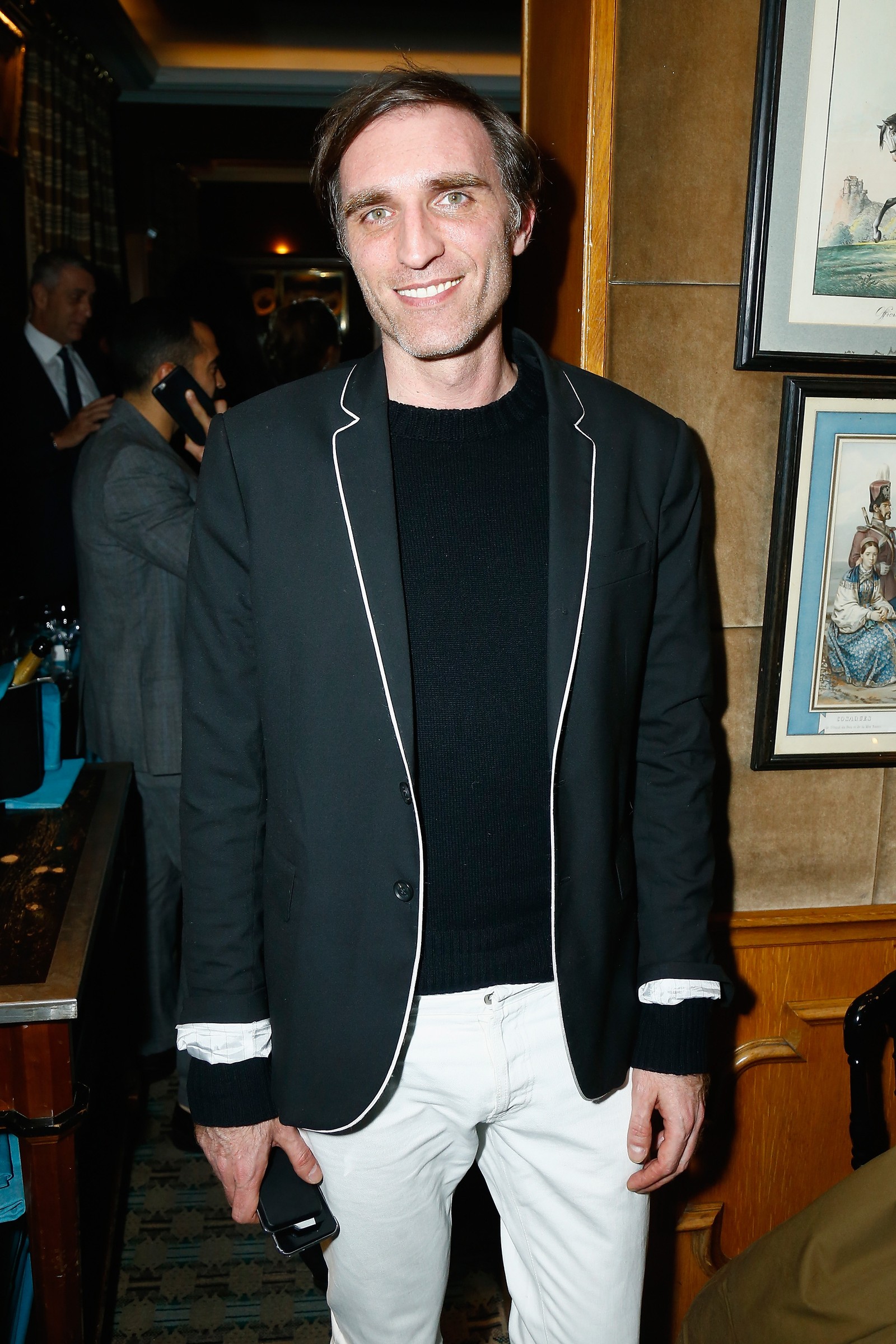 Alexandre Birman celebra lançamento de Inverno 2017 com jantar em Paris ...