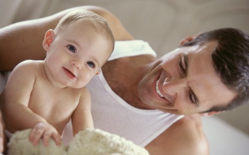 6 benefícios de ser pai (comprovados pela ciência) - Revista Crescer ...