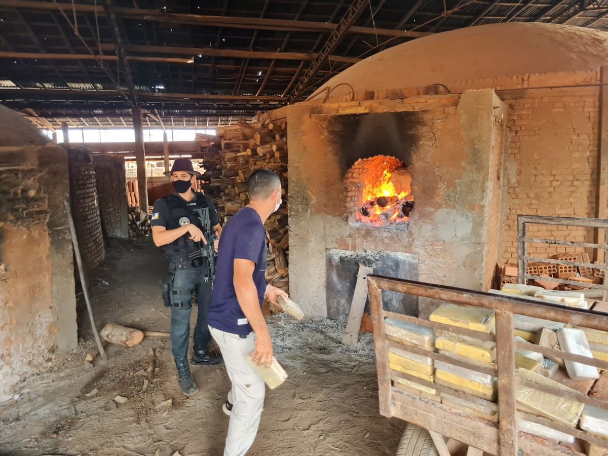 Polícia destrói tabletes de pasta base de cocaína avaliados em R$ 10 ...