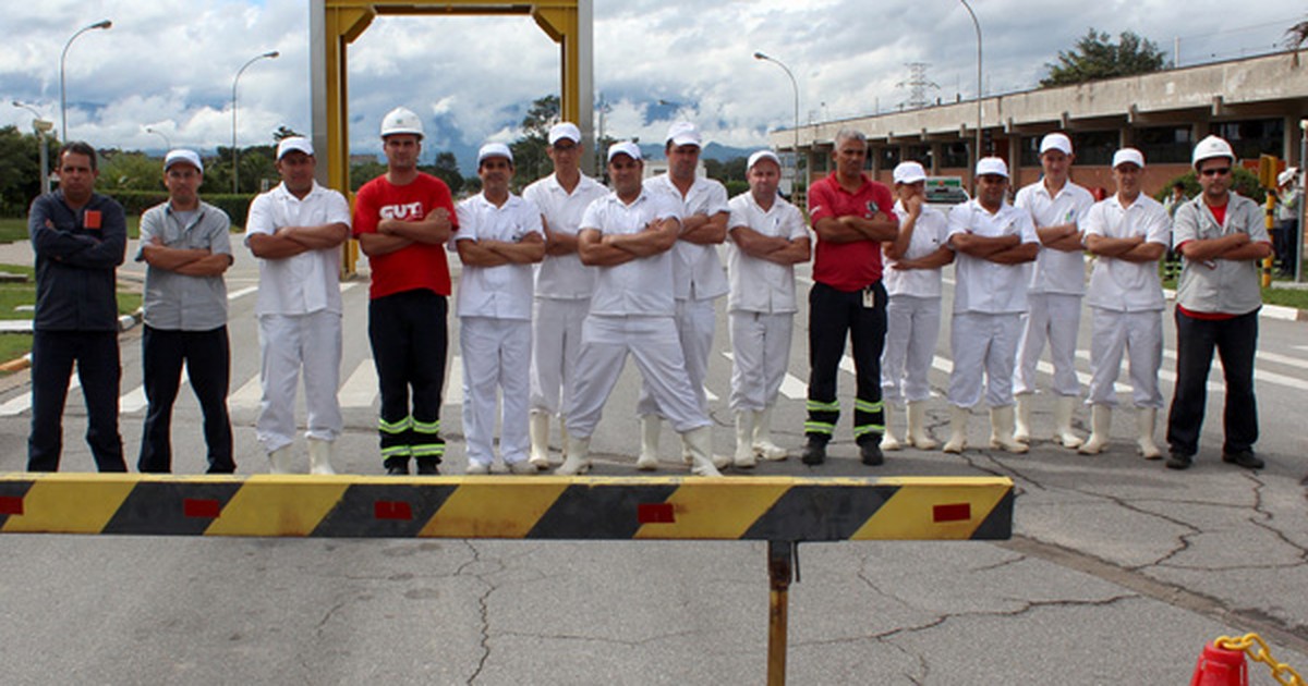 G1 - Trabalhadores da Confab paralisam atividades em Pinda, SP ...
