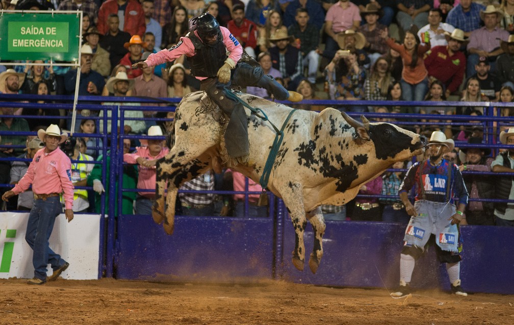 Barretos 2018: Peões disputam vagas para o rodeio The American Run ...