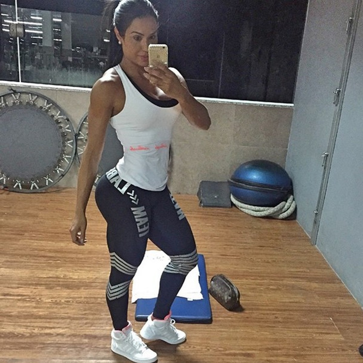 Gracyanne Barbosa aproveita o domingo pra malhar e exibe bumbum enorme ...