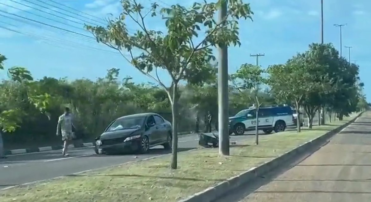 Motorista dorme ao volante e bate carro em poste de energia elétrica em Boa Vista | Roraima | G1