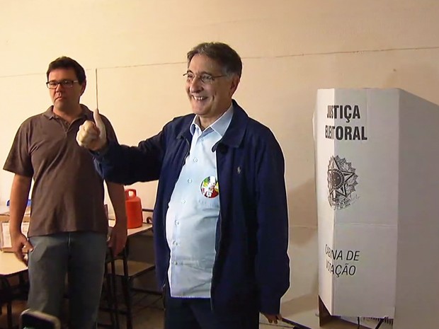 G1 - Governador eleito em MG, Fernando Pimentel vota em BH nesta manhã ...