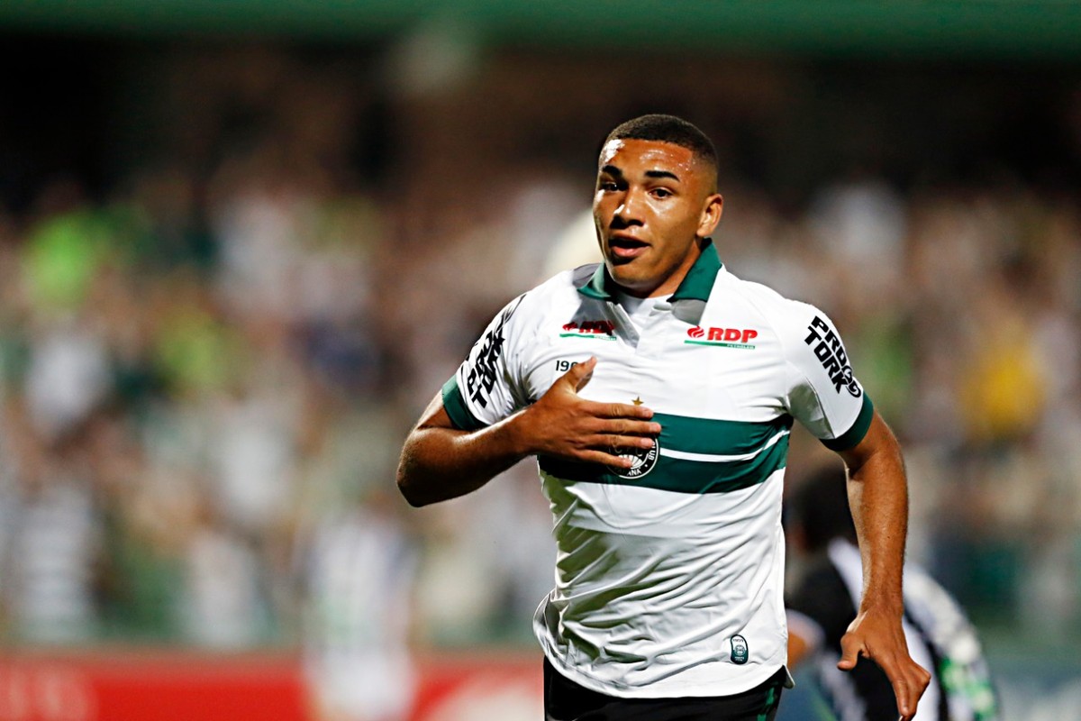 Igor Jesus ganha pontos no Coritiba e comenta disputa com Rodrigão ...