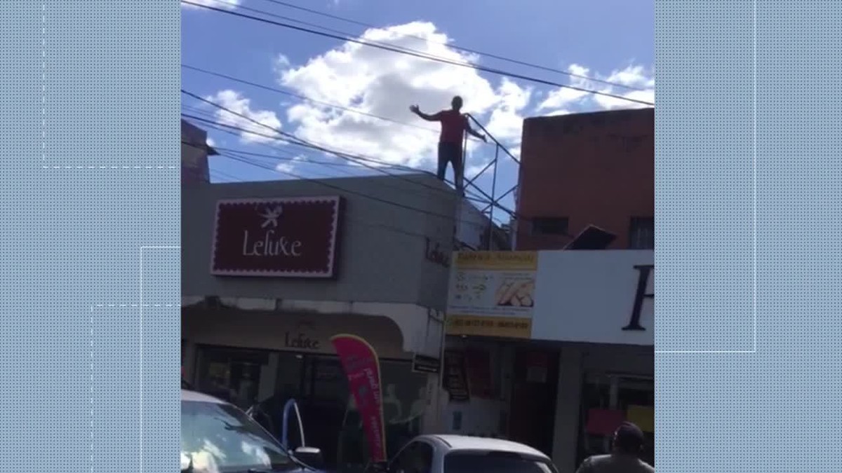 Após Tentar Fugir Por Telhado De Loja Suspeito De Roubo é Abordado Por