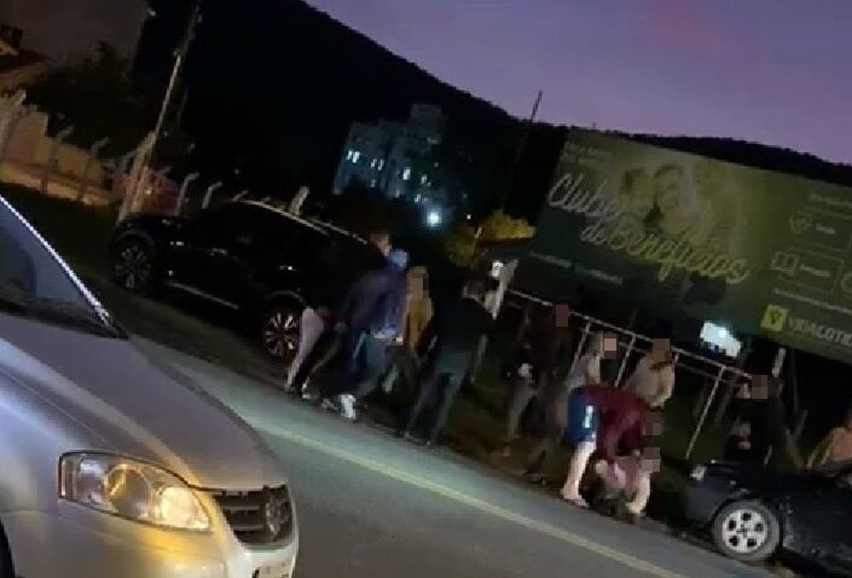 Mulher é agredida com chute na cabeça após acidente em SC; polícia ...