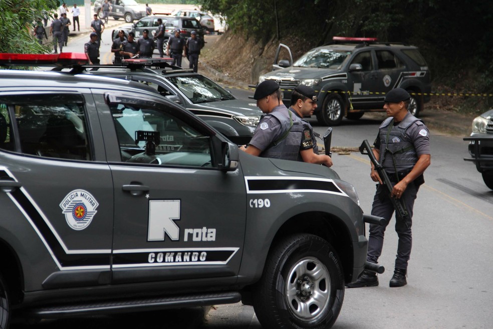 11 bank robbers with war weapons, die in exchange for shots with the ...