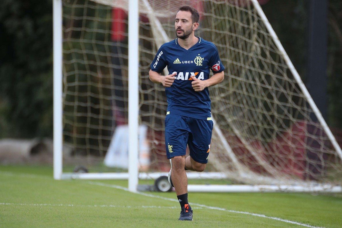 Éverton Ribeiro faz primeiro treino pelo Flamengo, no Ninho do Urubu ...
