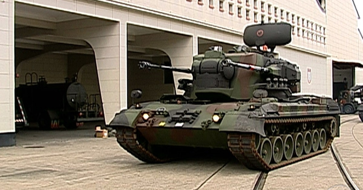 Bom Dia Brasil - Tanques de guerra chegam ao Rio para a Copa das ...