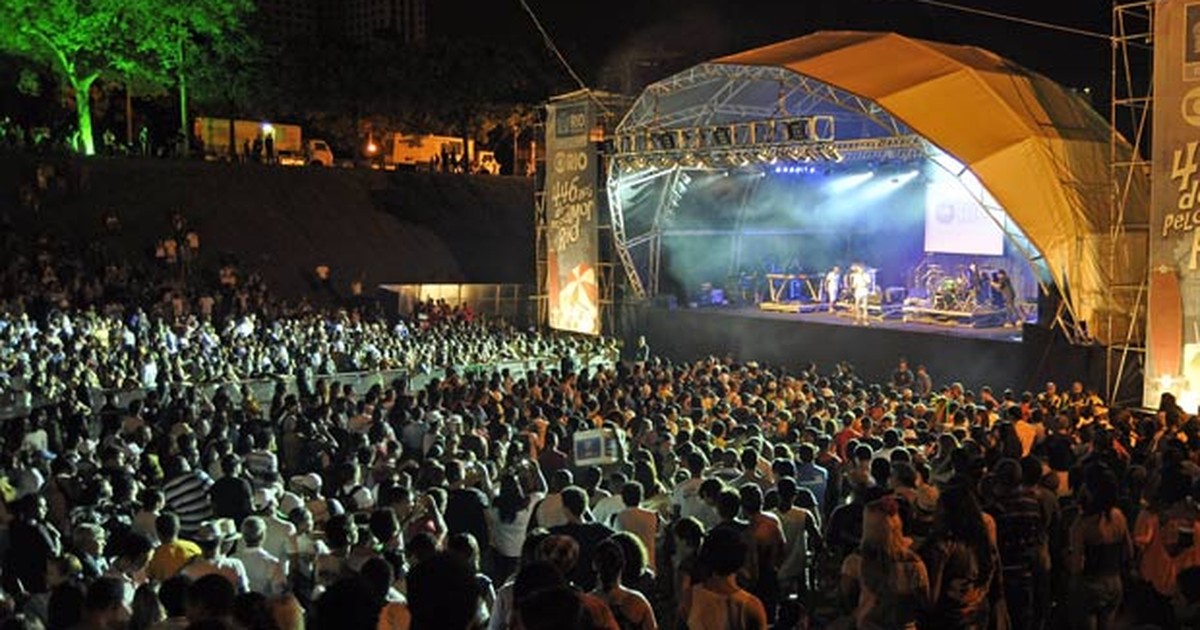 G1 - Cariocas comemoram aniversário do Rio com shows de samba e pop ...