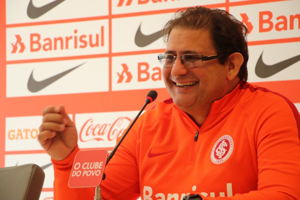 Guto se defende de cobranças e garante ambiente "muito bom" no ...