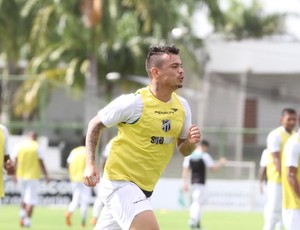 Após fotos polêmicas, Bernardo some de treino do Ceará: "Não apareceu"