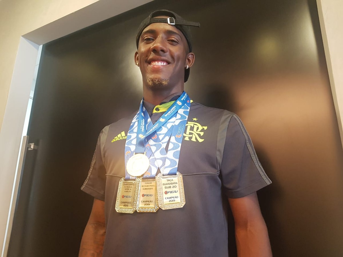 Flamengo renova contrato com Yuri César por cinco anos; multa é de 70 ...