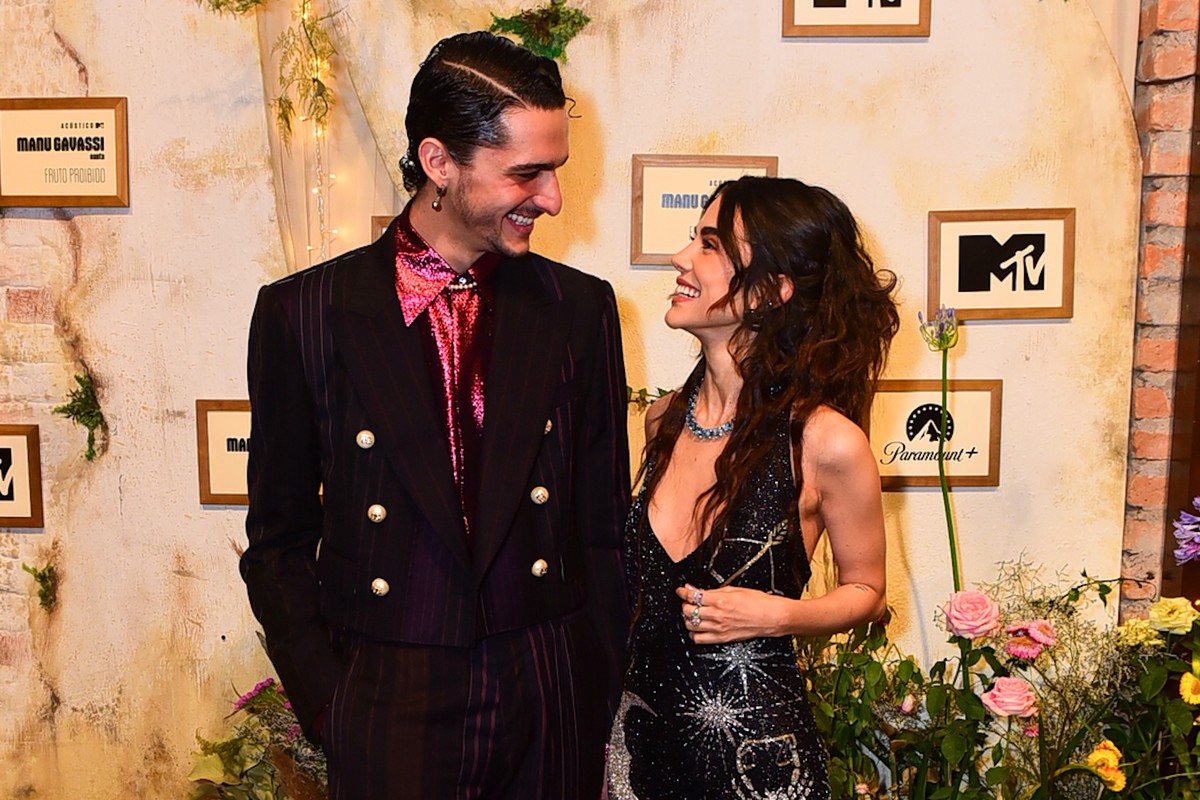 Manu Gavassi recebe o namorado, Jullio Reis, e outros famosos ao gravar ...