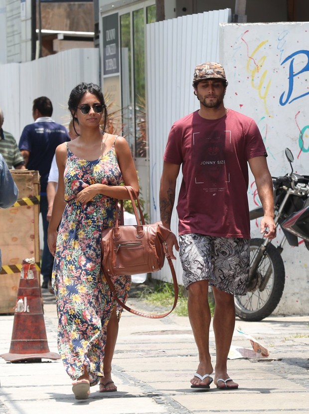 Jesus Luz curte tarde de passeio com a namorada, grávida de dois meses ...