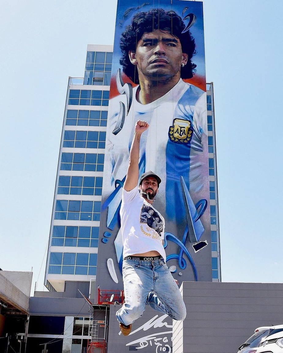 Novo mural de 40 metros em homenagem a Diego Maradona ganha forma na ...
