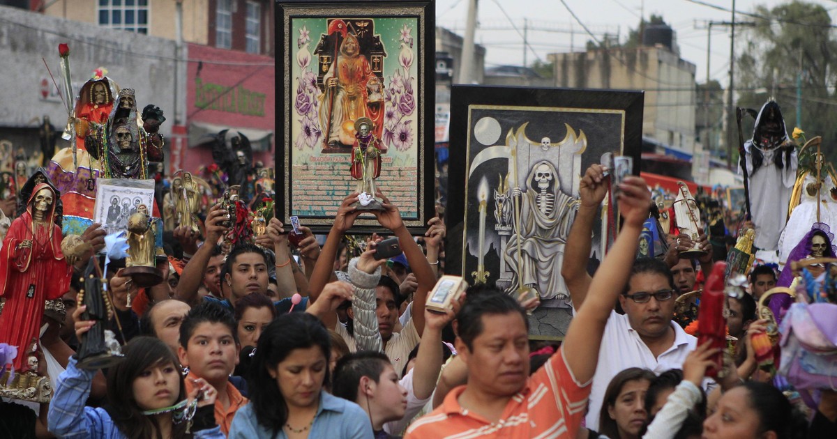 G1 - Dia de Finados no México leva Santa Morte às ruas - notícias em Mundo